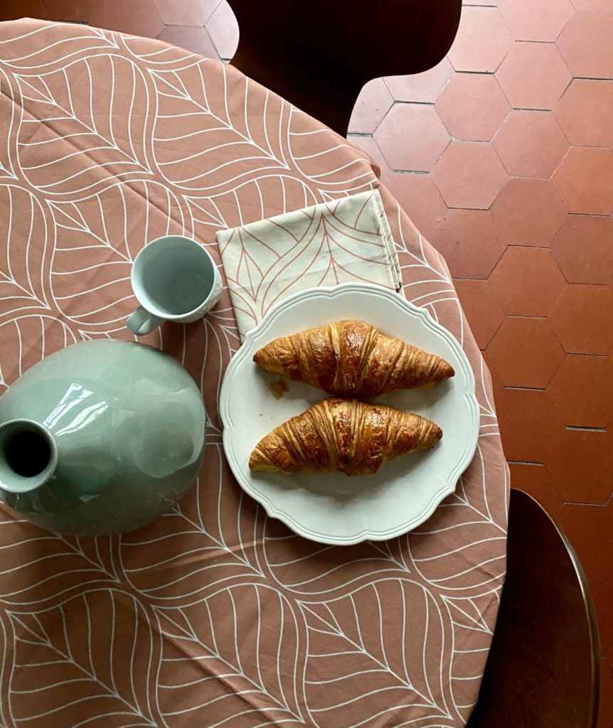 Nappe carrée en tissu bio ocre de tilleul - 150x150cm - ernest&lulu